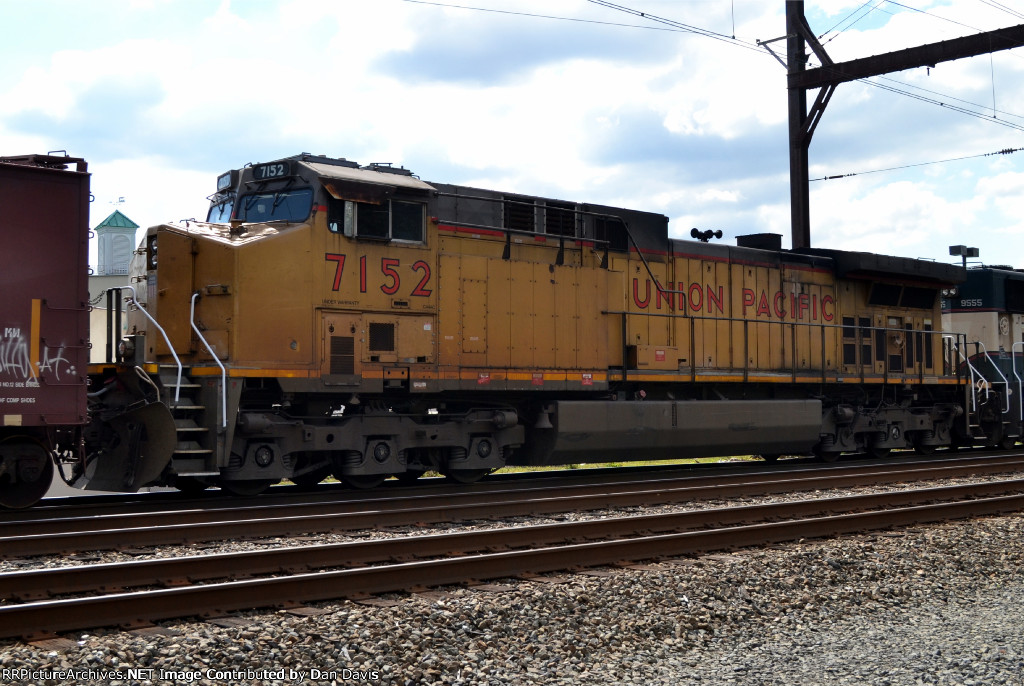 UP C44AC 7152 is the third unit on K040-24